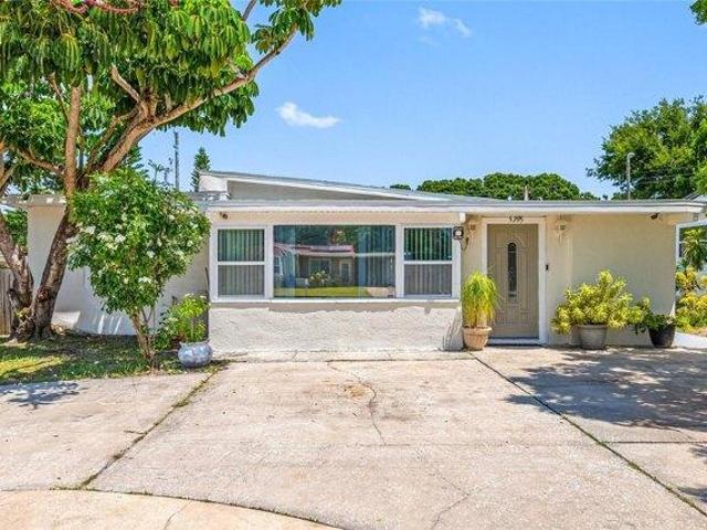 4 bedroom, Saint Petersburg FL 33709 LS93552845