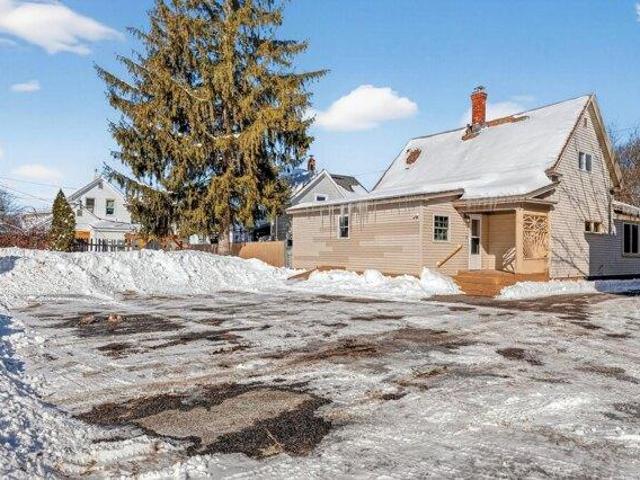 4 bedroom, Sanford ME 04073 102213334