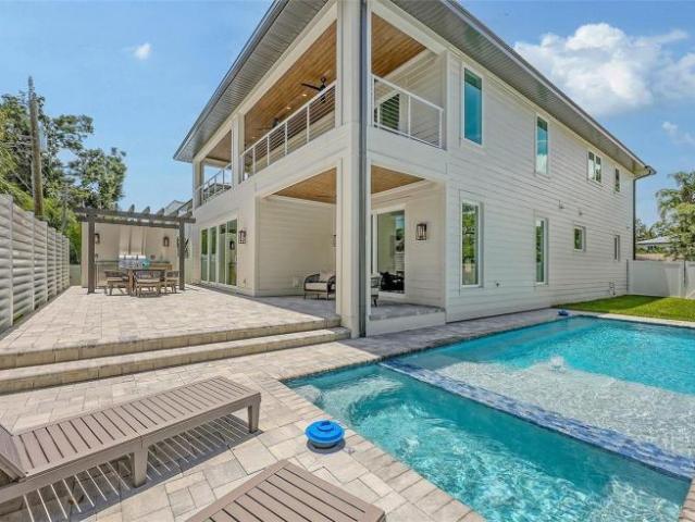 4 bedroom, Sarasota FL 34239 LS102395842