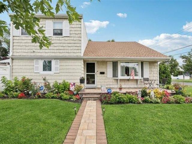 4 bedroom, Seaford NY 11783 104922314