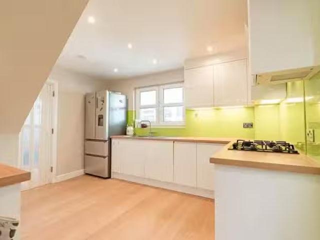 4 Bedroom Semi Detached Villa For Sale In Fernieside Place, Ed.