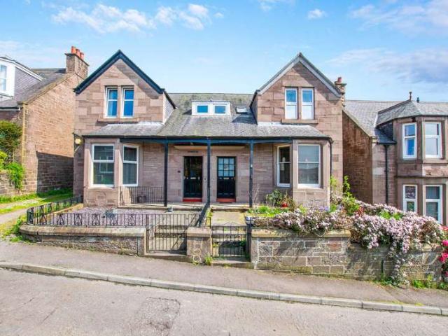 4 Bedroom Semi detached Villa House