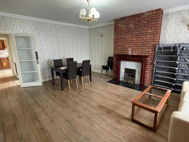 4 bedroom semi detached bungalow to rent