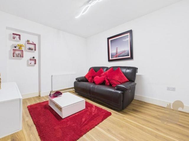 4 bedroom semi detached bungalow to rent