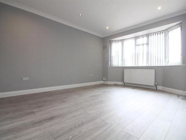 4 bedroom semi detached bungalow to rent