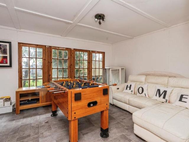4 bedroom semi detached bungalow to rent
