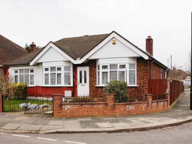 4 bedroom semi detached bungalow to rent