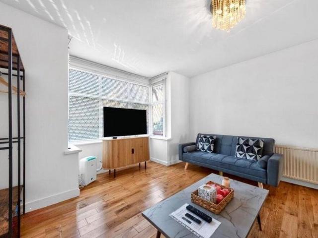 4 bedroom semi detached bungalow to rent