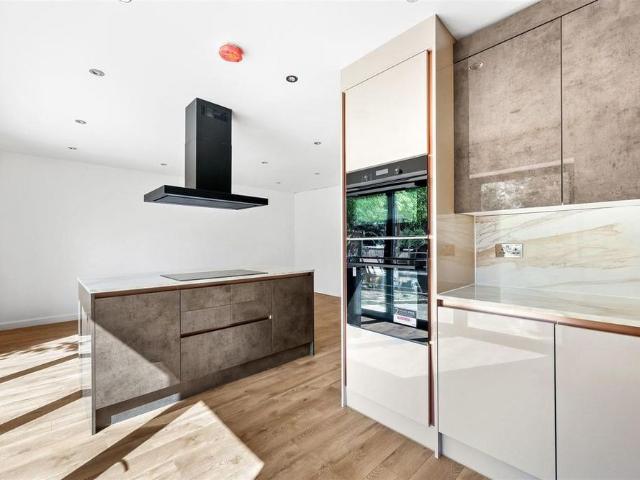 4 bedroom semi detached bungalow to rent