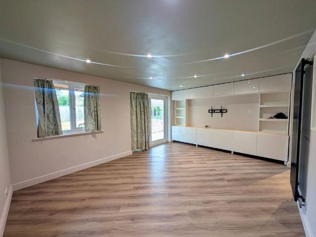 4 bedroom semi detached bungalow to rent