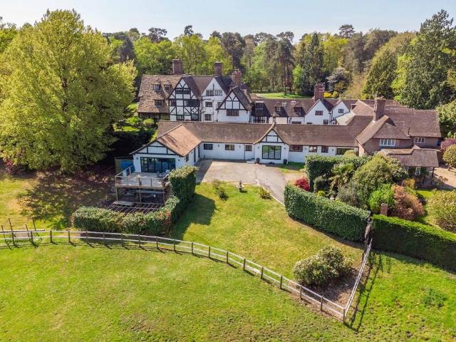 4 bedroom equestrian facility for sale