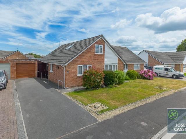 4 bedroom semi detached bungalow for sale