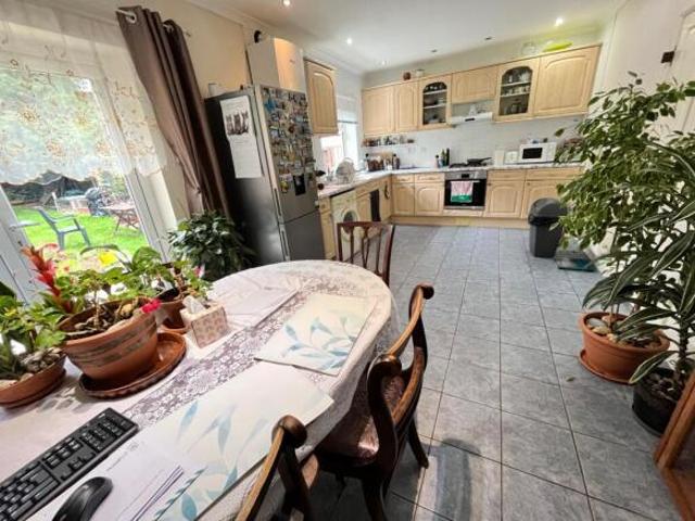4 bedroom semi detached bungalow for sale in Atherstone Road, Luton, Bedfordshire, LU4 8QX, LU4
