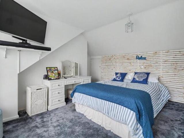 4 bedroom semi detached bungalow for sale in Steyning Avenue, Wick Estate, SS2