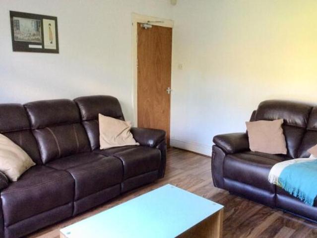 4 bedroom semi detached bungalow for rent in Brentbridge Road, Fallowfield/Withington, M14