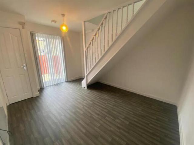 4 bedroom semi detached bungalow for rent in Church Lane, Newsome, Huddersfield, HD4