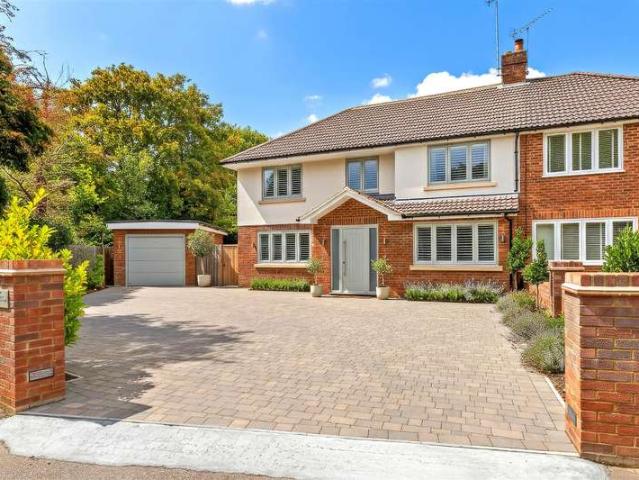 4 Bedroom Semi Detached House