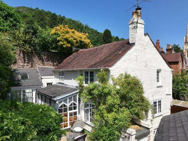 4 Bedroom Semi Detached House