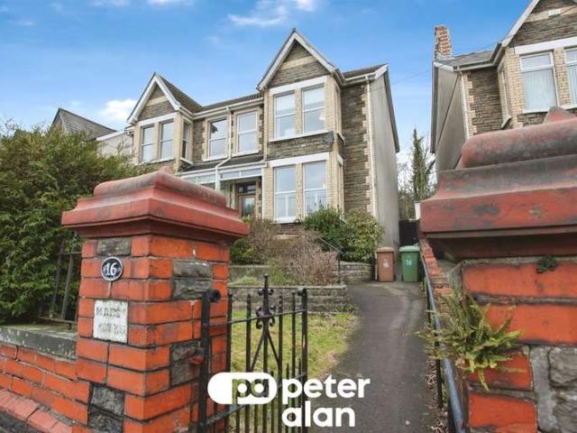 4 Bedroom Semi Detached House