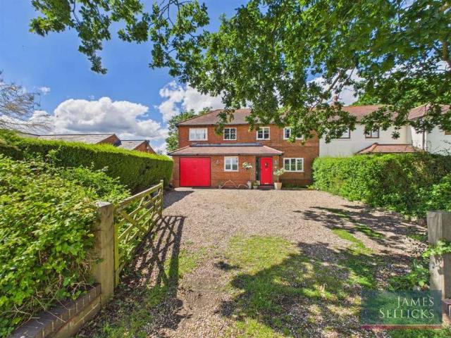 4 Bedroom Semi Detached House
