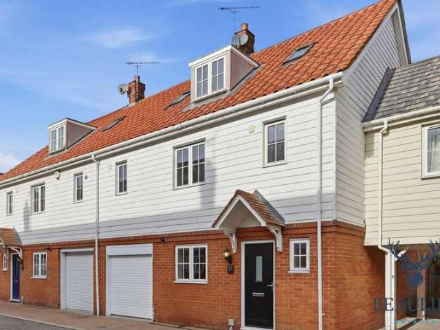 4 Bedroom Semi Detached House