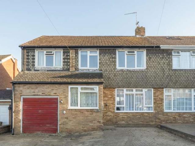4 Bedroom Semi Detached House
