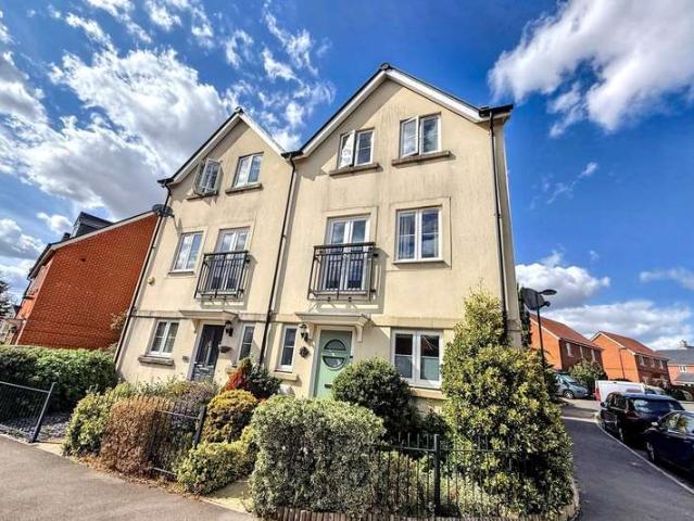 4 Bedroom Semi Detached House