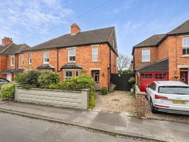 4 Bedroom Semi Detached House