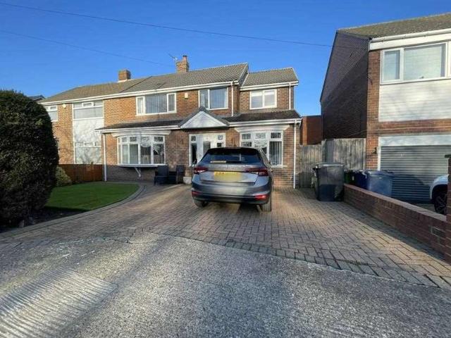 4 Bedroom Semi Detached House