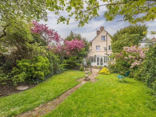 4 Bedroom Semi Detached House
