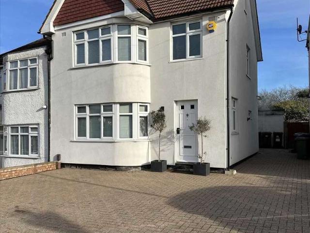 4 Bedroom Semi Detached House