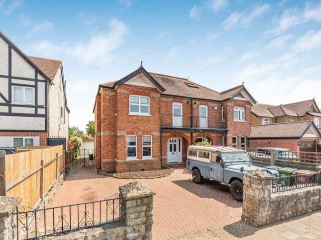 4 Bedroom Semi Detached House