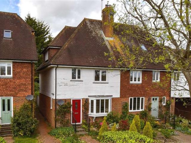 4 Bedroom Semi Detached House