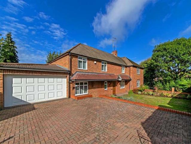 4 Bedroom Semi Detached House