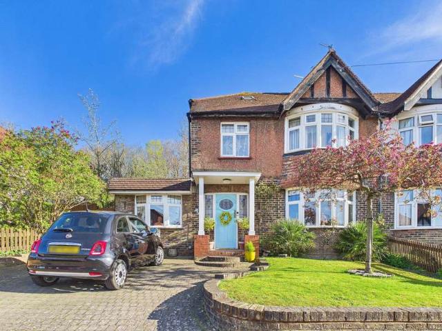 4 Bedroom Semi Detached House