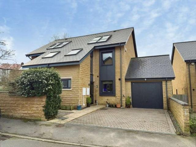 4 Bedroom Semi Detached House