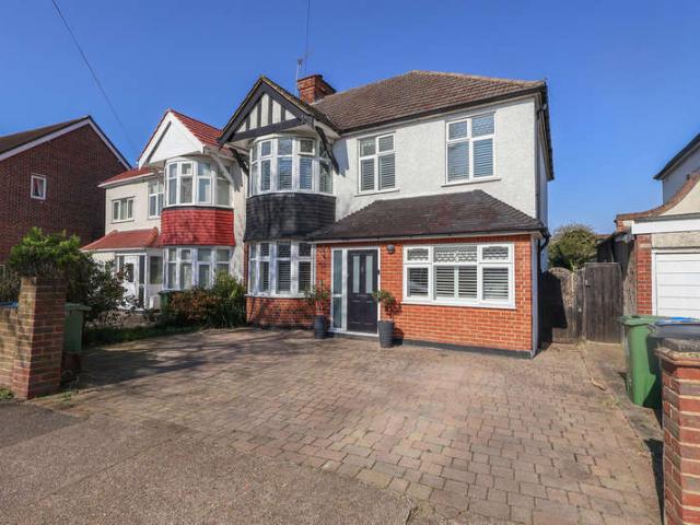 4 Bedroom Semi Detached House