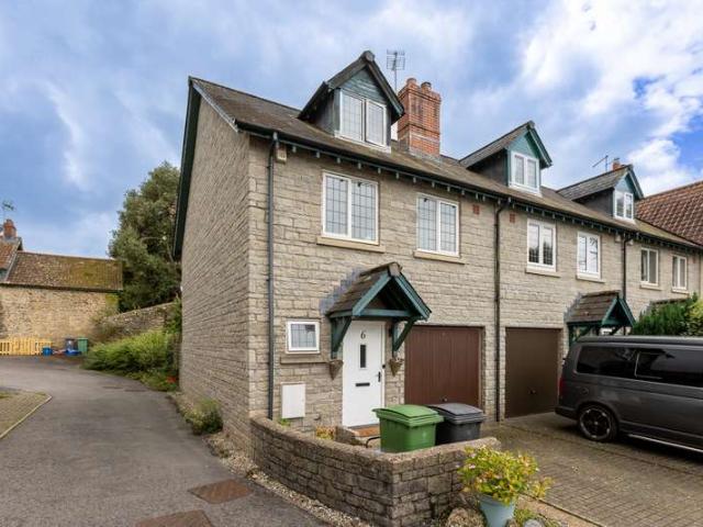 4 Bedroom Semi Detached House