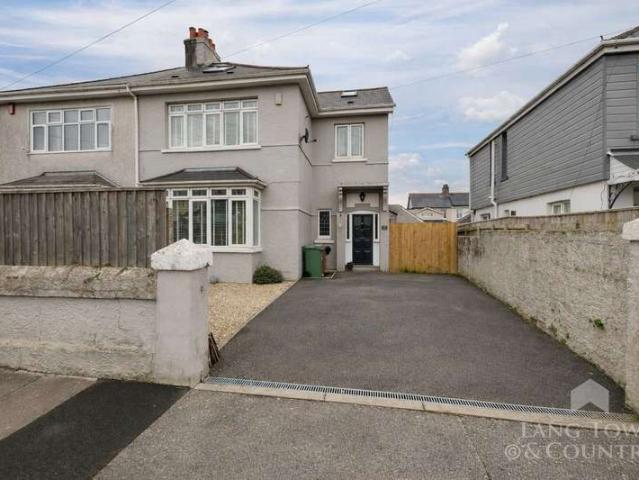 4 Bedroom Semi Detached House