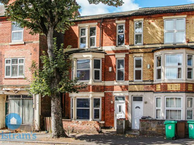 4 Bedroom Semi Detached House