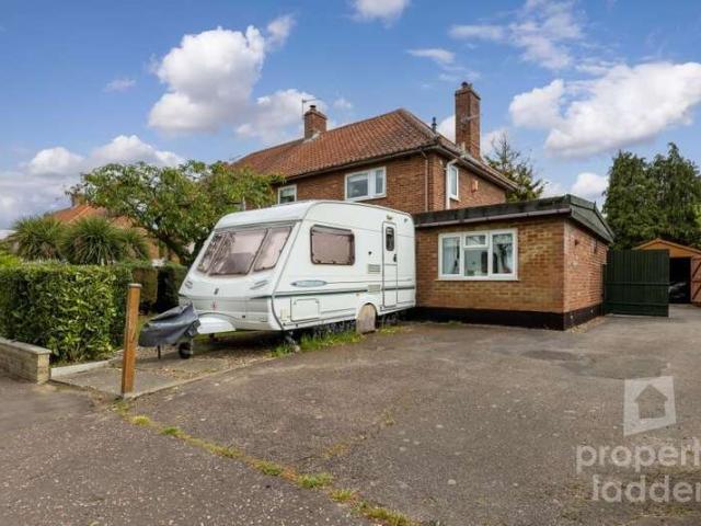 4 Bedroom Semi Detached House