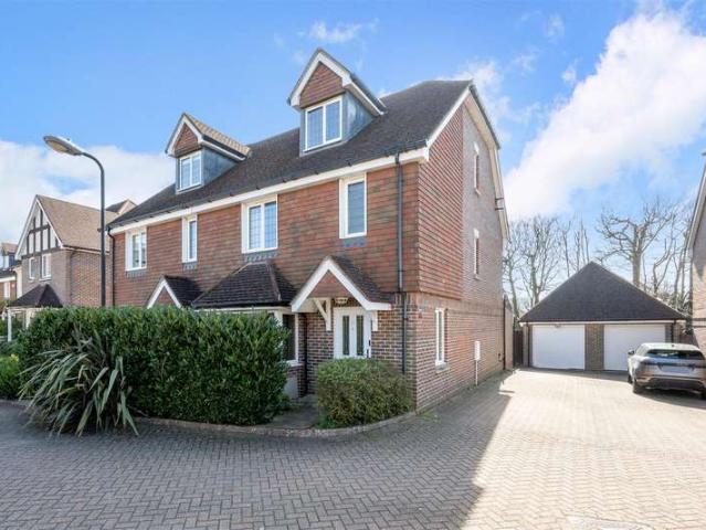 4 Bedroom Semi Detached House