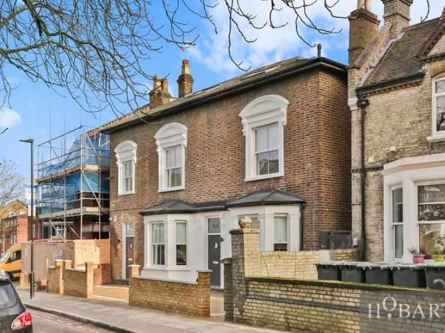 4 Bedroom Semi Detached House