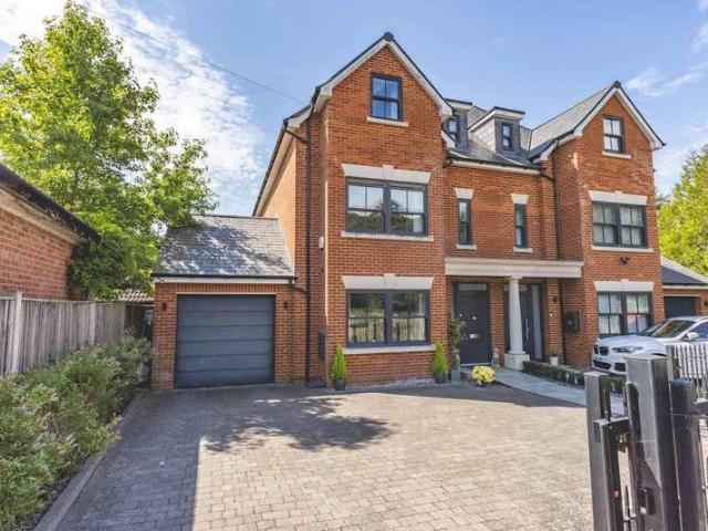 4 Bedroom Semi Detached House
