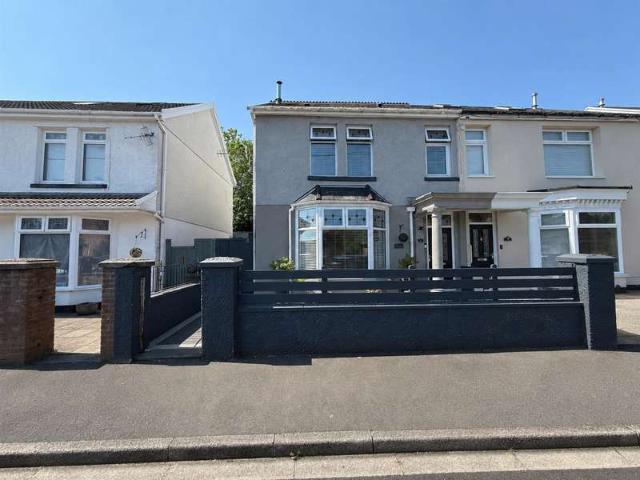 4 Bedroom Semi Detached House