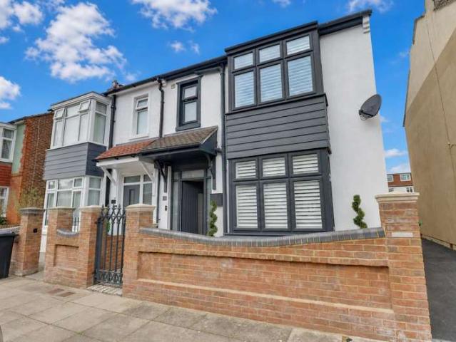 4 Bedroom Semi Detached House