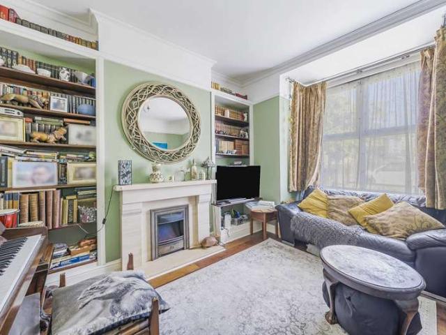 4 Bedroom Semi Detached House