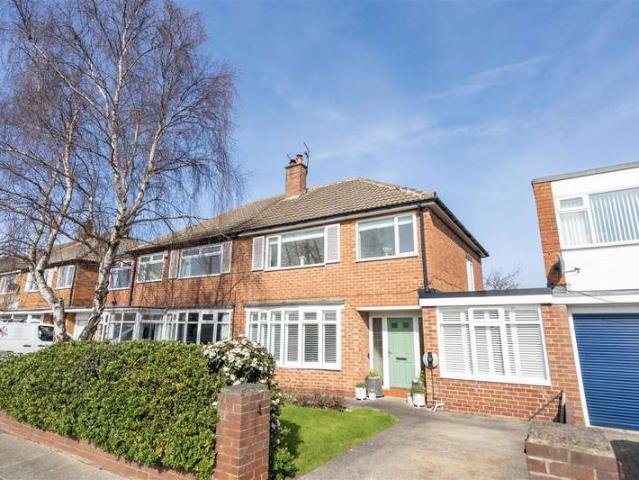 4 Bedroom Semi Detached House