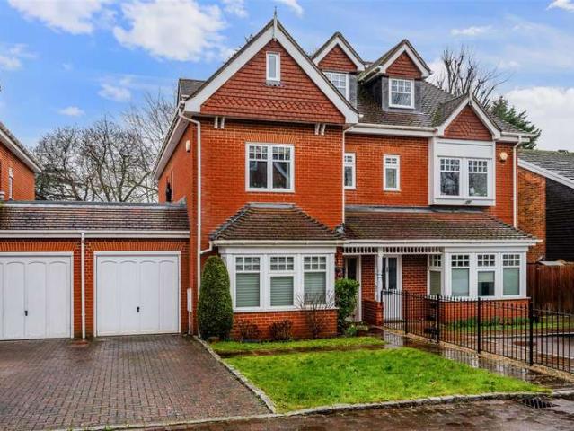 4 Bedroom Semi Detached House