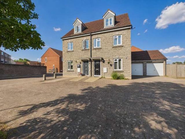 4 Bedroom Semi Detached House